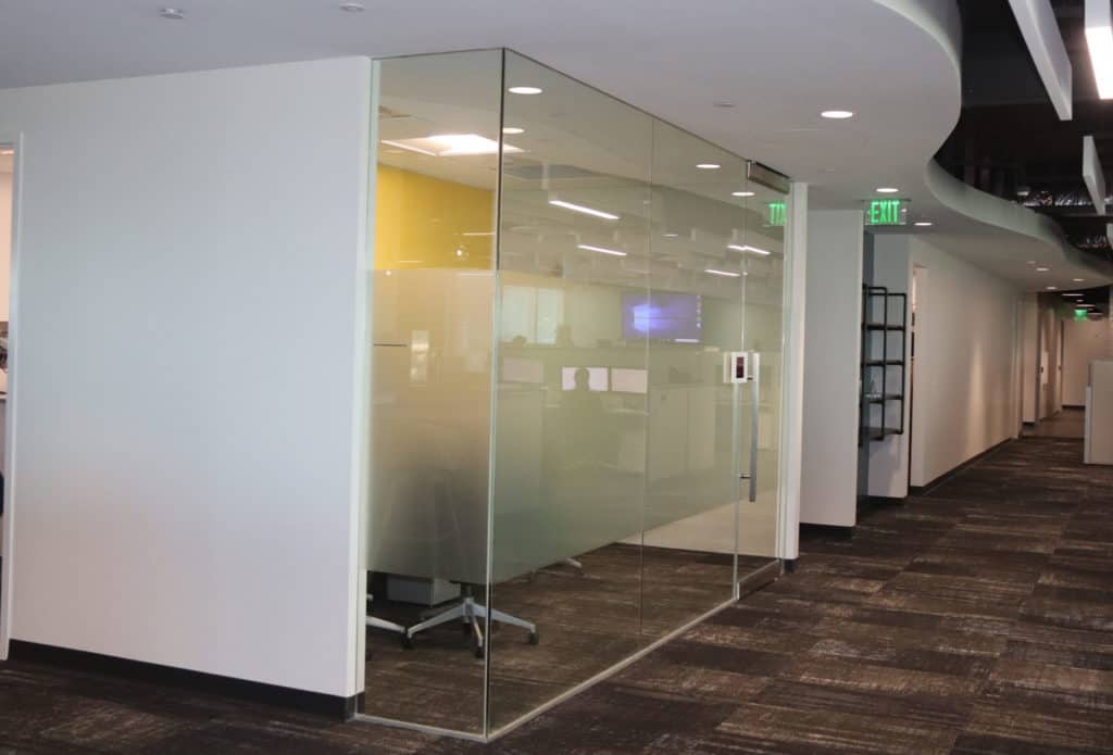 VIDEO: Glass Sneeze Guards Performance: Laminated VS Tempered