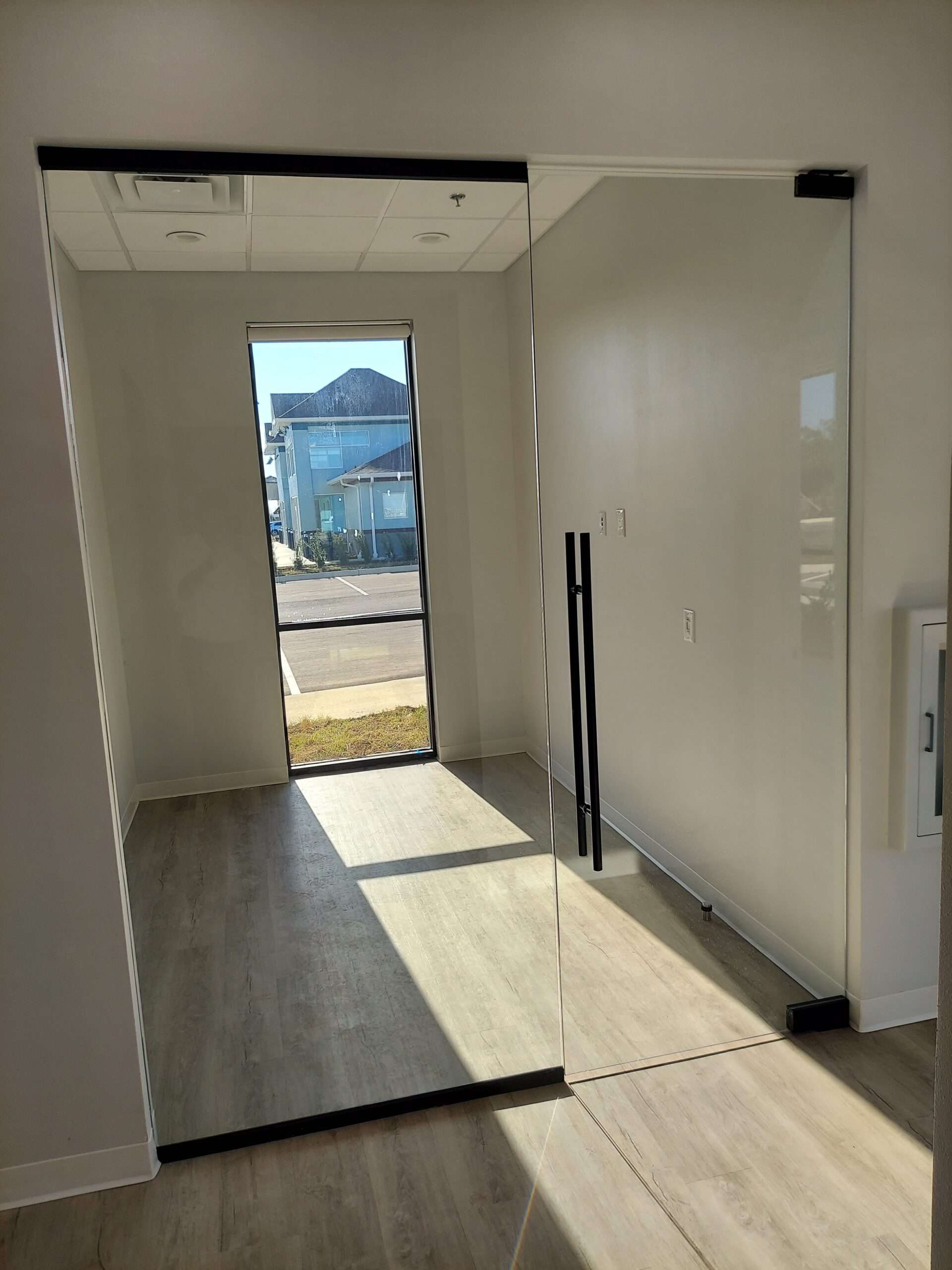 Custom Glass Partitions for Modern Offices - Aldora